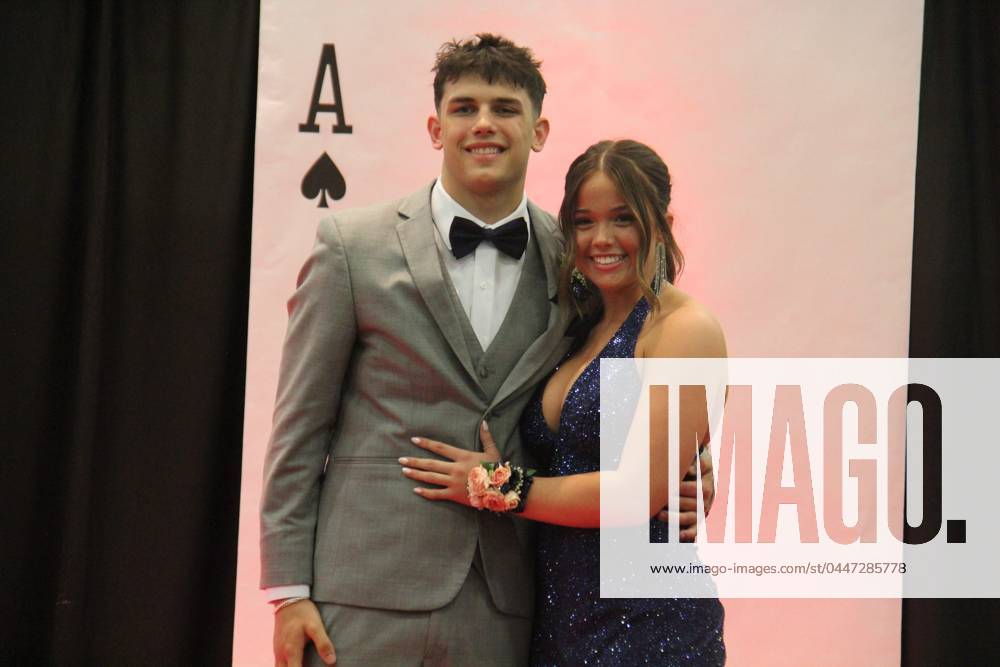 Syndication: The Des Moines Register Talan Fuson and Anna Weaver pose ...