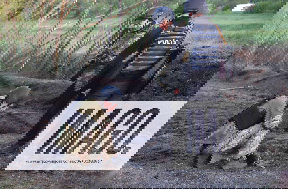 Russians attack Kharkiv with guided bombs Experts work at the scene ...