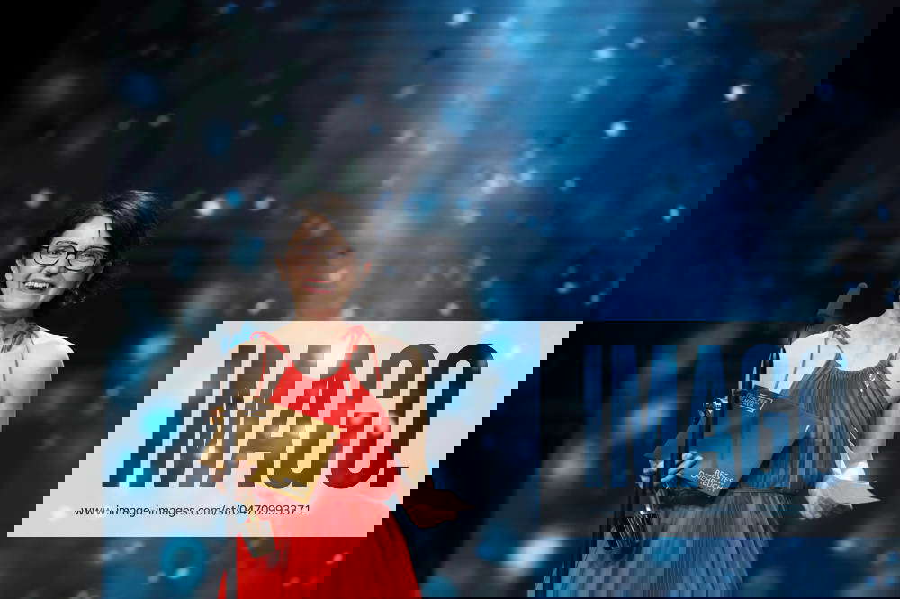 German Film Award 2024 BEST SCREENWRITING AysÌße Polat Â- IM TOTEN ...