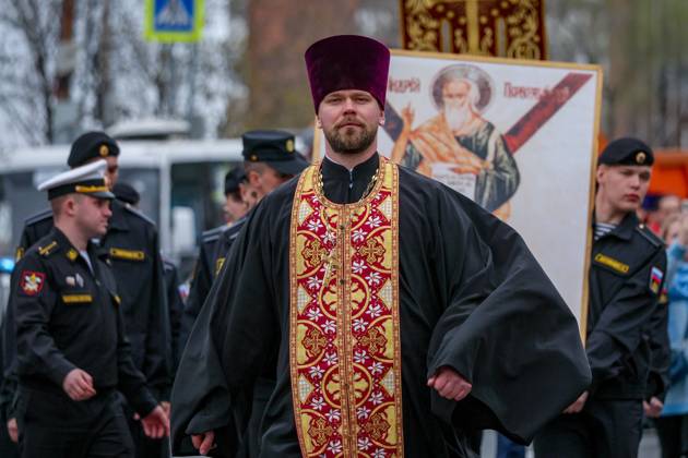RUSSIA, VLADIVOSTOK - : A priest takes part in a religious procession ...