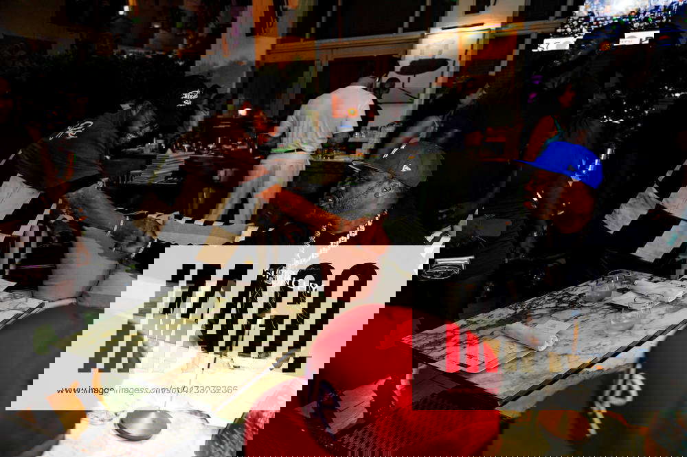 EXCLUSIVE Rapper 50 Cent hangs out at Bar Central in Miami, Florida ...