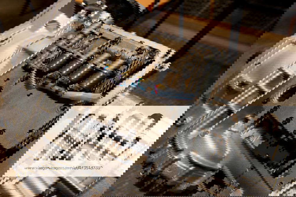 Cutaway model of an automatic transmission. Tutorial for car mechanics ...