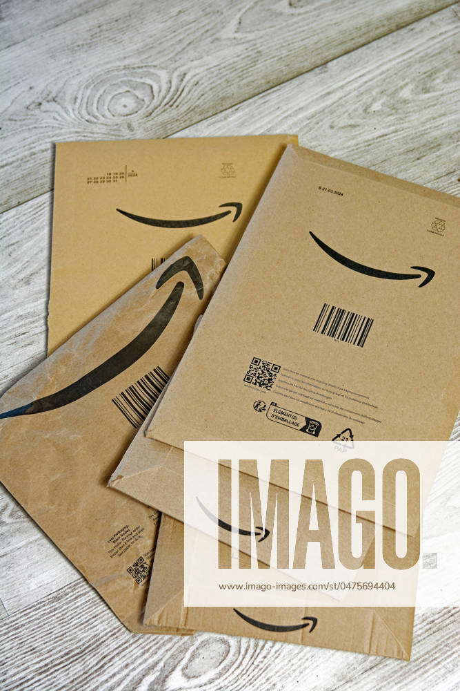 Symbol image Amazon Mail order business a Stack Mailing bags with the ...