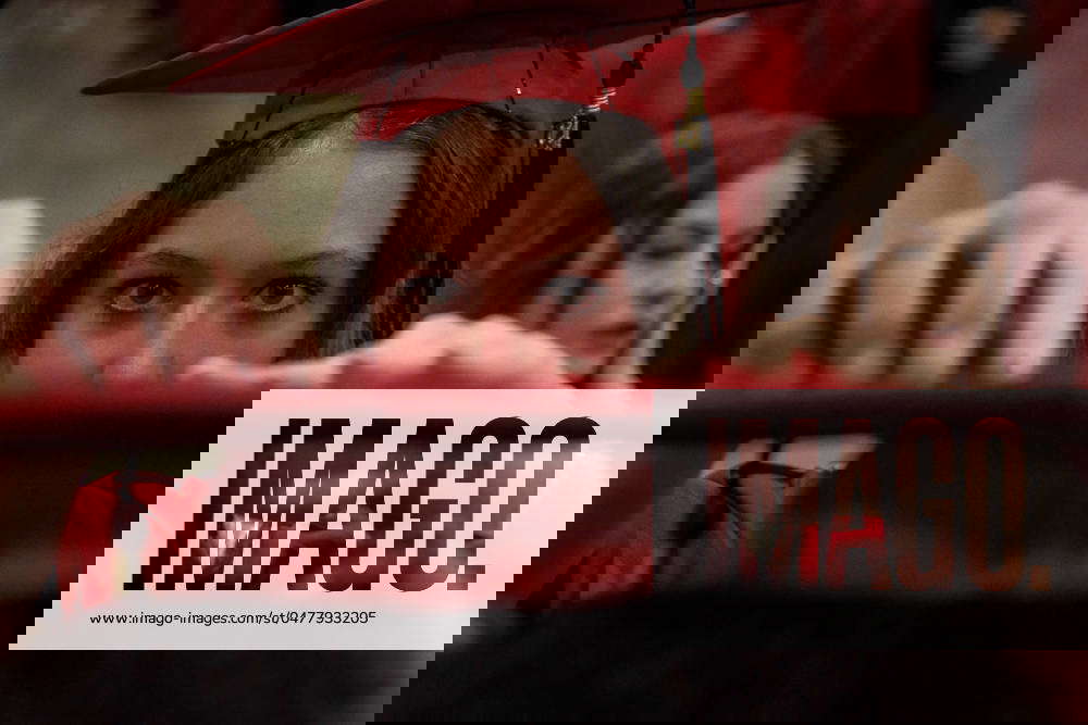 Syndication: Palm Beach Post Ava Raymond, Wellington, adjusts a ...