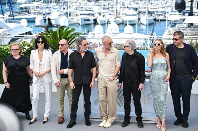 Cannes, Cannes, France: ELIZABETH SAUNDERS attends the The Shrouds Photocall at the 77th annual