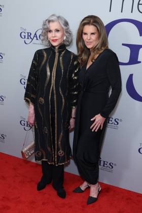 Beverly Hills, Ca, USA: Jane Fonda and Maria Shriver attend The ...