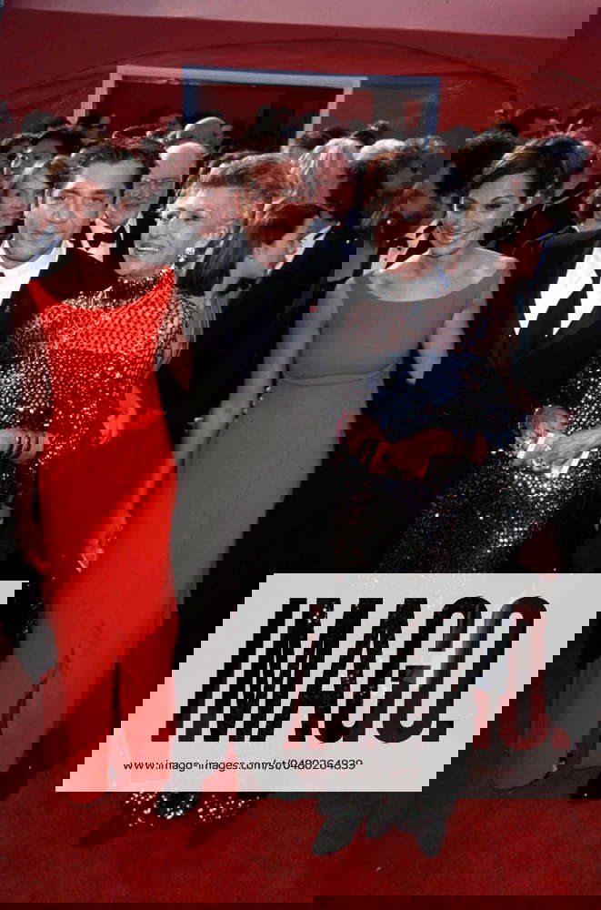 PICTURE CAPTION WHO: RUSSELL CROWE, JULIA ROBERTS, STEVE SODERBURGH ...