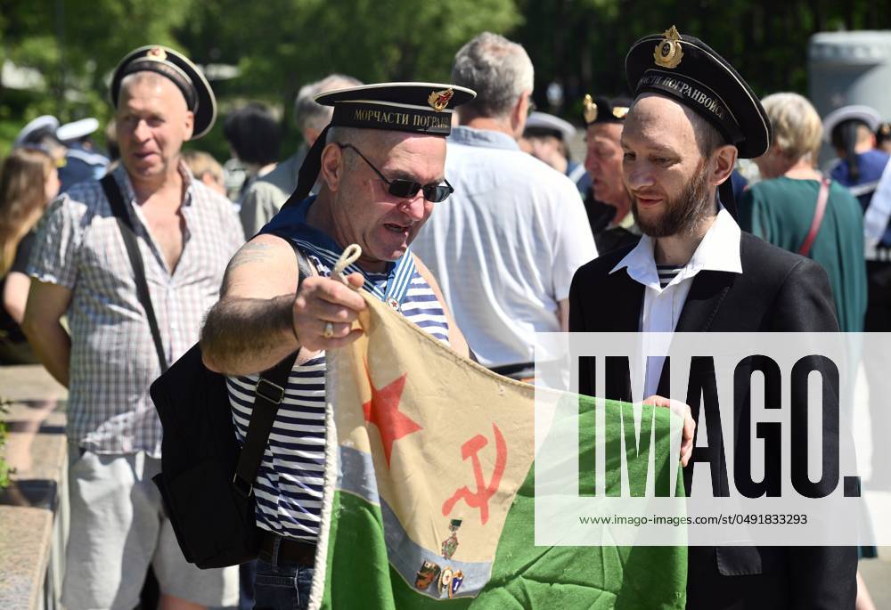 Russia Border Guards Day 8693517 28.05.2024 A man holds a naval flag of ...
