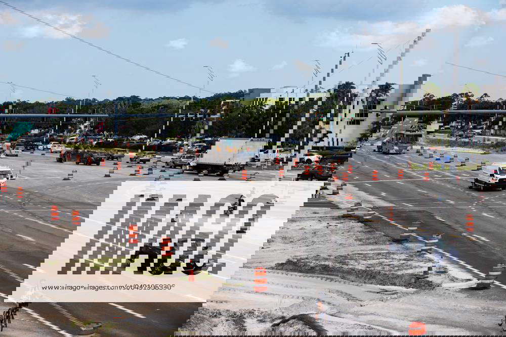 Syndication: The News-Press Amid construction, traffic moves along the ...