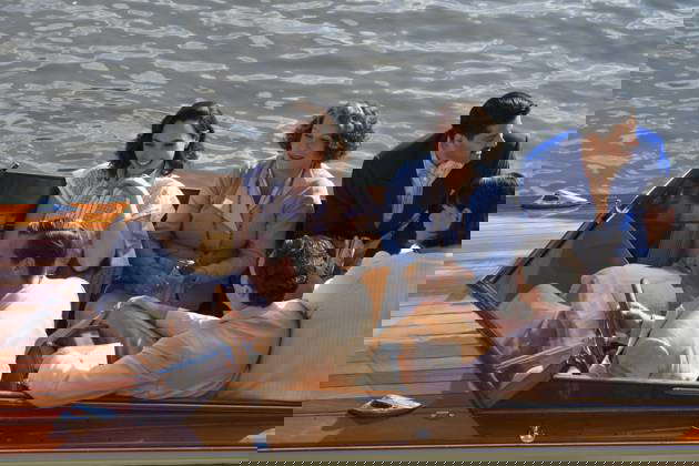 Death on the Nile - filmstill Gal Gadot as Linnet Ridgeway, Jennifer ...