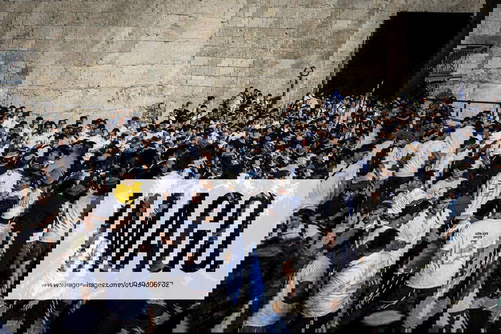 Jerusalem Day Flag Parade An Israeli police officer arrests a right ...