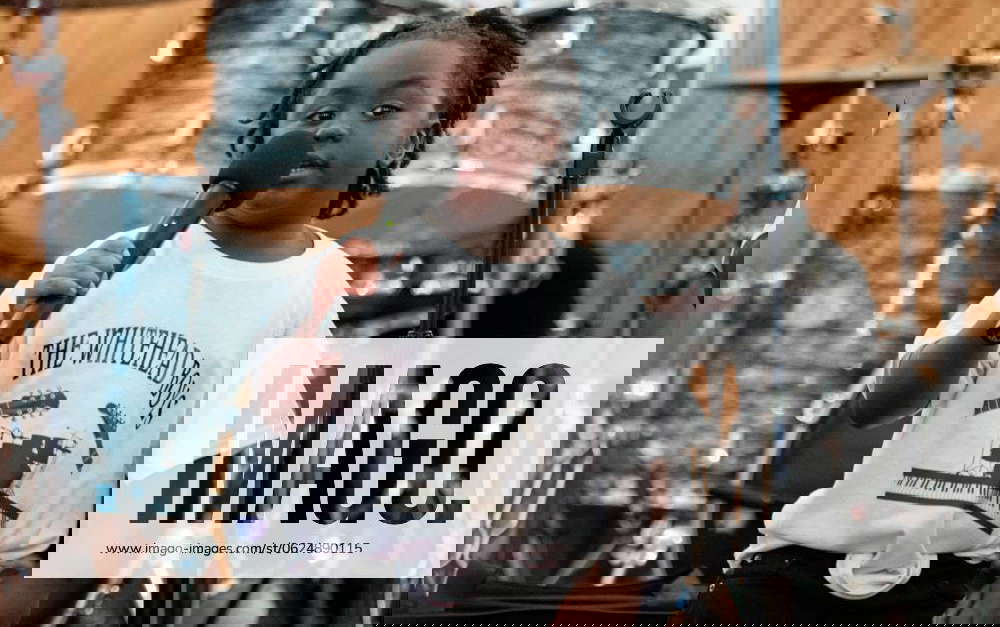 Syndication: Tallahassee Democrat Chrisyius Whitehead sings with his ...