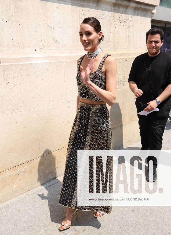 Olivia Palermo ArrivÃ es at the Elie Saab Haute Couture Fall Winter ...