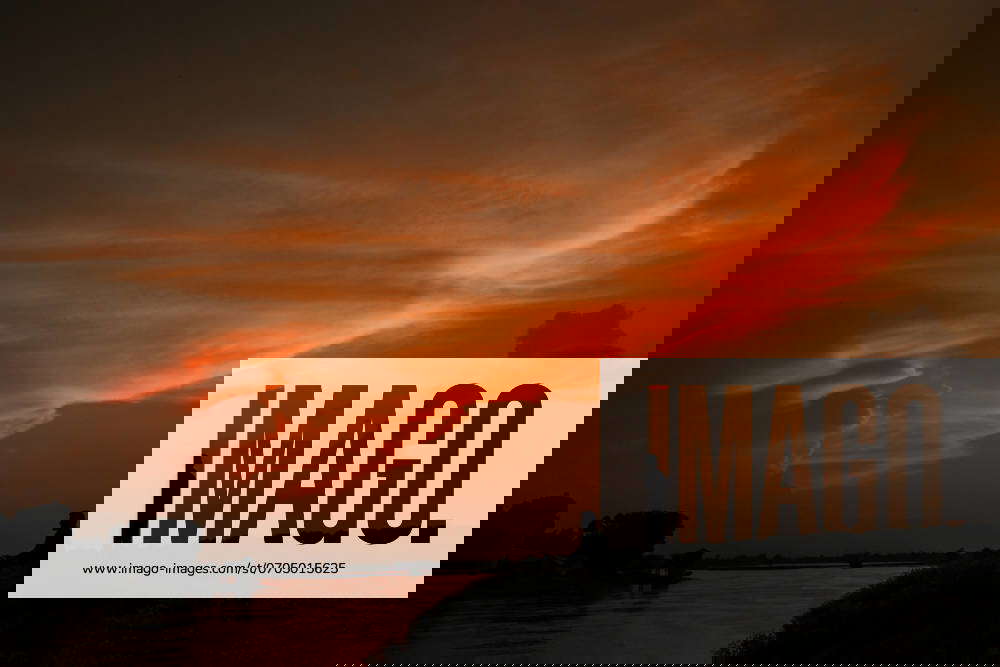 Evening In Kashmir People are enjoying the sunset at Wular Lake in ...