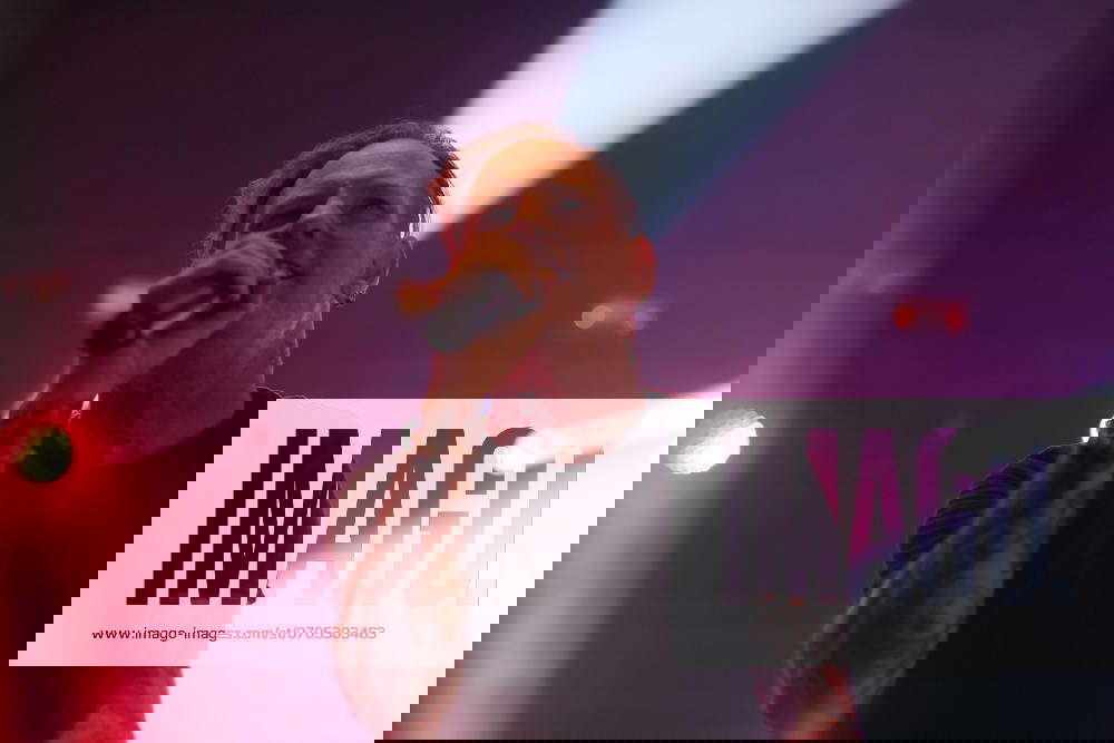 Corey Taylor Performs Live - Paris American musician Corey Taylor ...