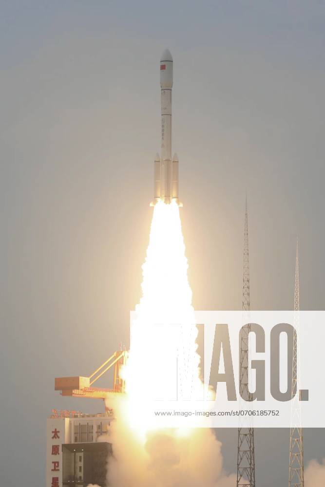 (240705) -- TAIYUAN, July 5, 2024 -- A modified Long March-6 carrier ...