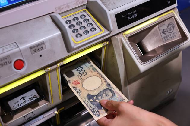 A picture shows a ticket machine compatible with new banknotes at a ...
