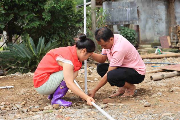 Post-disaster Construction in Liuzhou Volunteers are cleaning up silt ...