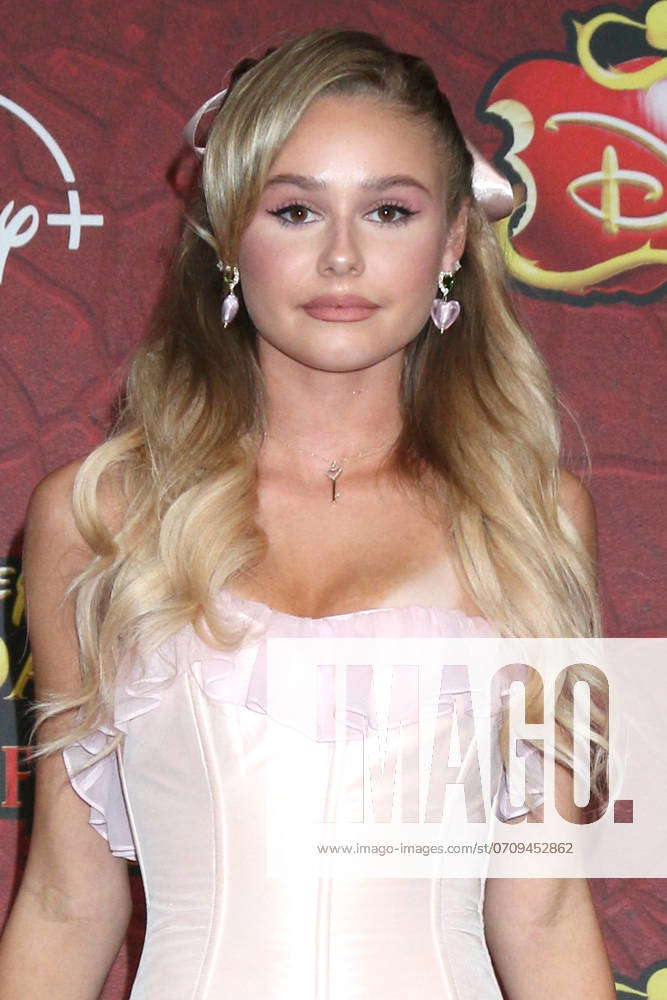 USA - Descendants: The Rise of Red World Premiere - Burbank LOS ANGELES ...