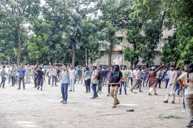 Clash Between Quota Protesters In Dhaka Anti-quota Protesters And ...