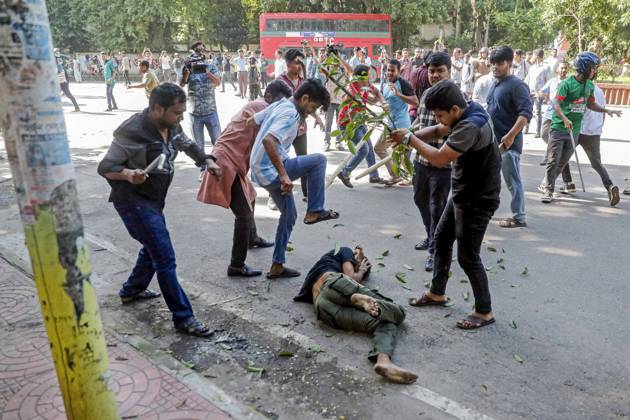 Clash Between Quota Protesters In Dhaka. Anti-quota protesters and ...