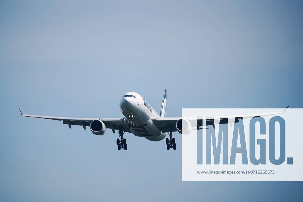 Hamburg Theme photo Hamburg Airport, 25 07 2024 Landing Approach Airbus ...