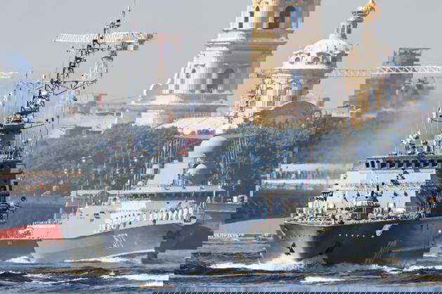 RUSSIA, ST PETERSBURG - JULY 16, 2024: The Alexandrit-class minesweeper ...