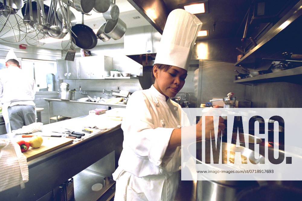 Aug. 14, 2005 - U.S. - Chef Cristeta Cris Comerford prepares a meal ...