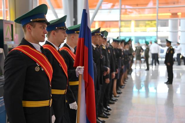 Armenien, Grenzschutz-Abkommen mit Russland am Flughafen Jerewan ...