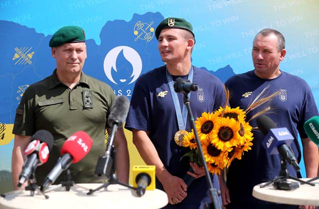 Olympic boxing champion Oleksandr Khyzhniak back in Ukraine KYIV ...
