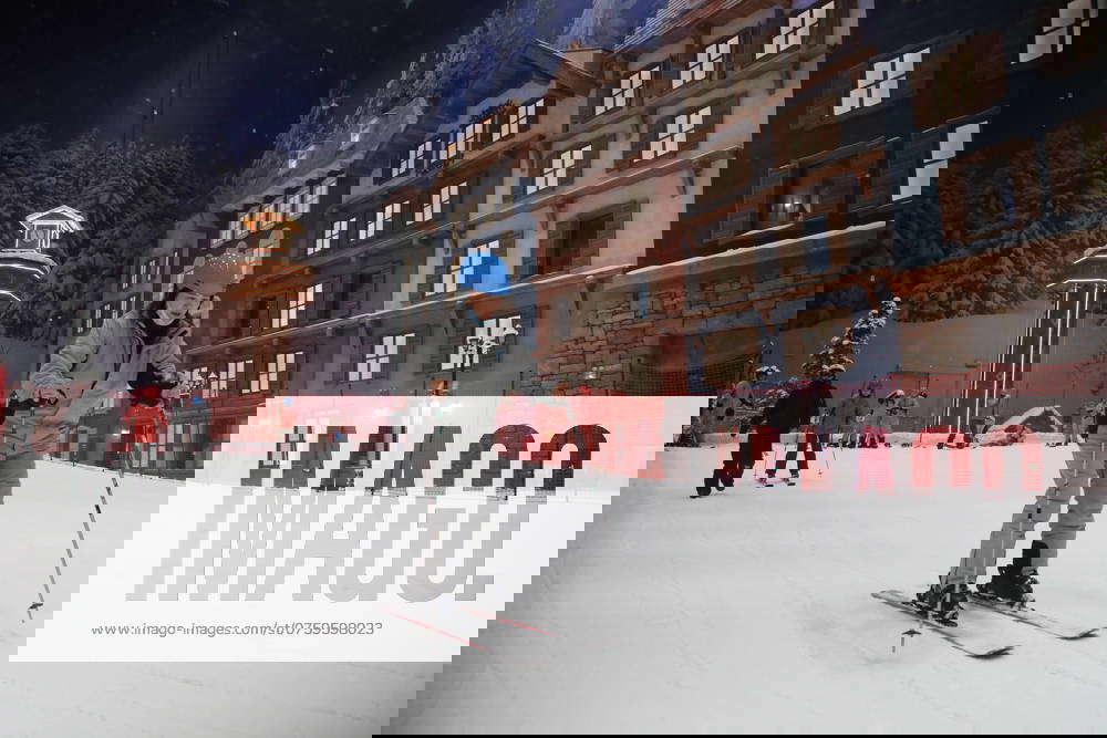 SHANGHAI, CHINA - SEPTEMBER 06: Skiers practice at Shanghai Yaoxue Snow ...