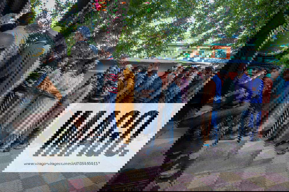 Voting begins in Kashmir India - 18 Sep 2024 India paramilitary trooper ...