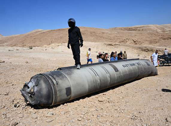 Nahostkonflikt, Israel, Abgeschossene ballistische Rakete in der Wüste ...