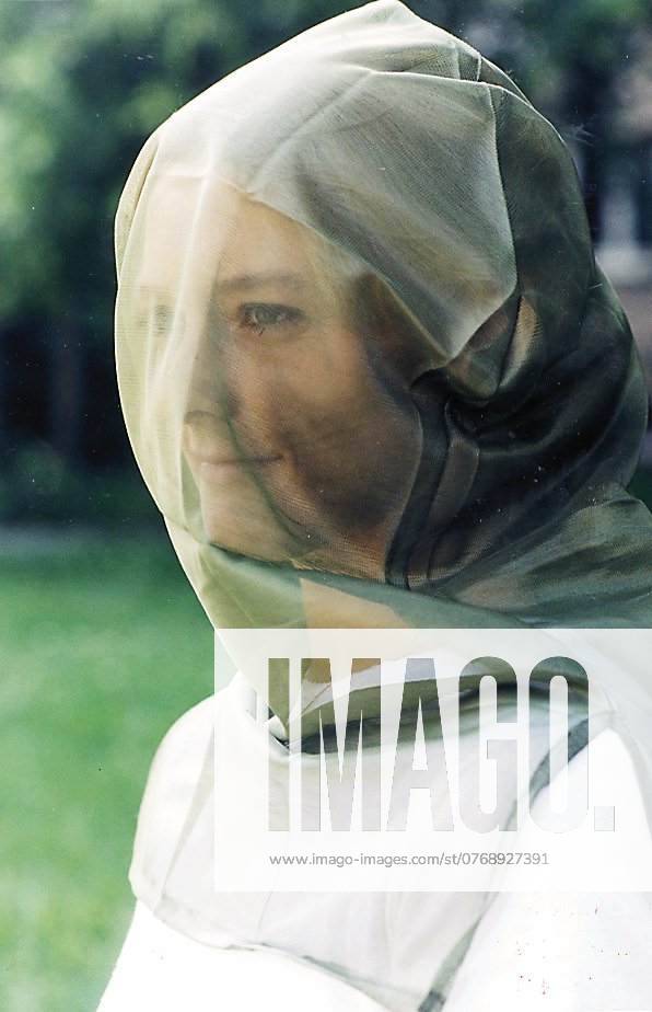 Mosquito net mosquito hood Photo Lars Nyman Code 187 COPYRIGHT SCANPIX