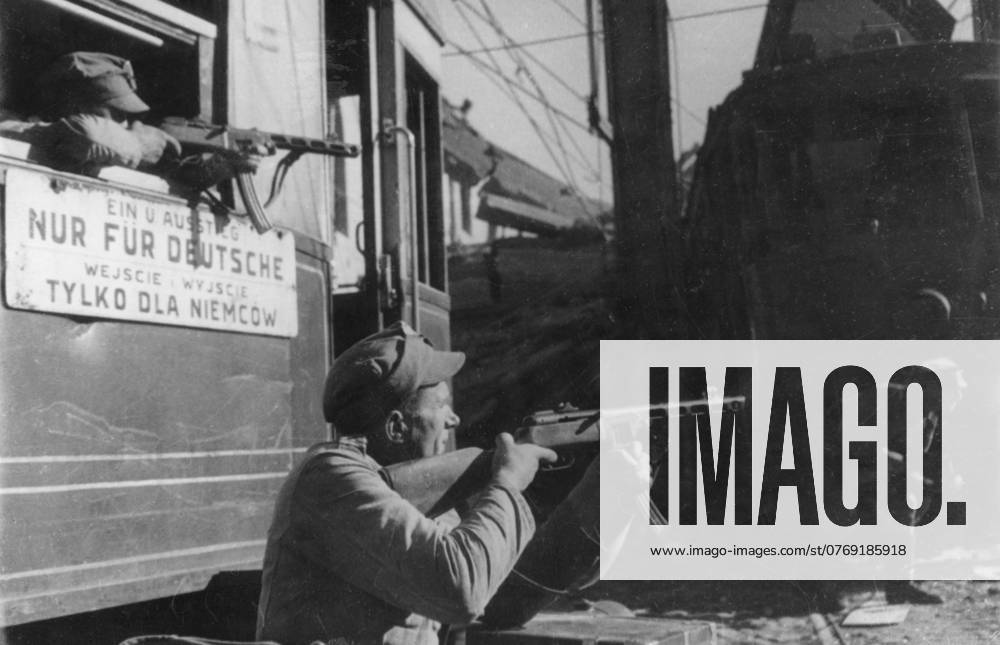 Orig caption Polish soldiers with automatic weapons from General ...