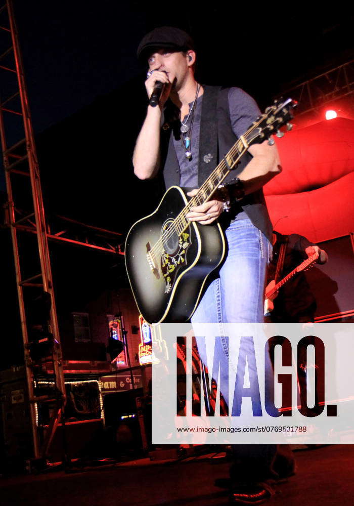 Thompson Square At The Music City Gives Back Concert June 5, 2012 ...