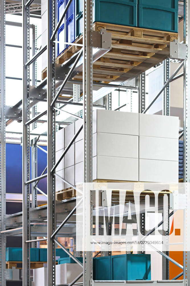 Storehouse racking High racking warehouse for cargo pallets