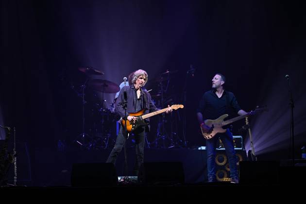 Dire Straits Experience In Concert At The Zenith - Paris The Dire ...