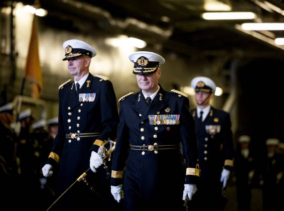 DEN HELDER - Commander George Pastoor and rank mate Arjen Warnaar prior ...