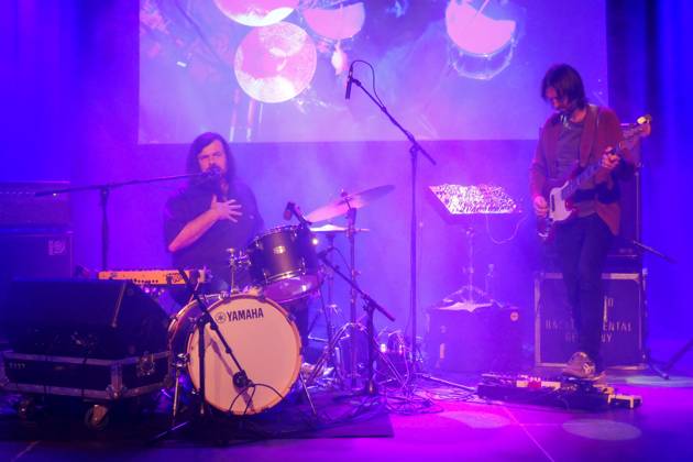 Das amerikanische Alternative-Rock-Duo PARIS MONSTER mit Josh Dion und ...