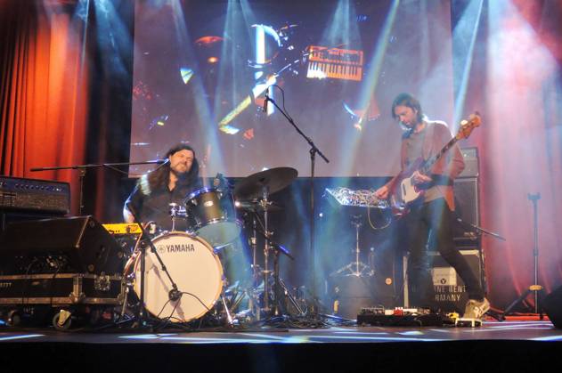 Das amerikanische Alternative-Rock-Duo PARIS MONSTER mit Josh Dion und ...