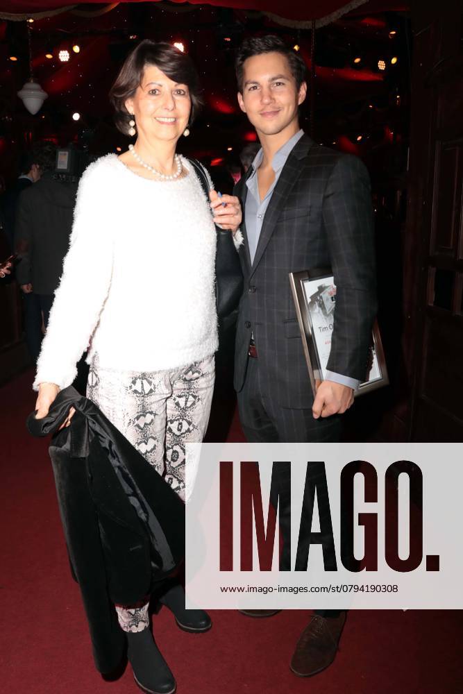 Preistraeger of Askania Award Tim Oliver Schulz with Mother Bettina ...