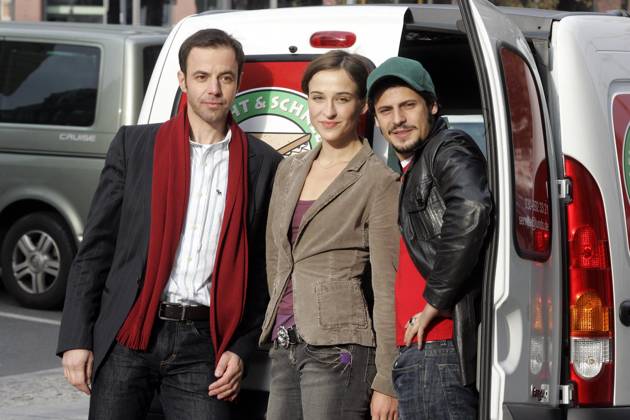 Felix Eitner as Alexander, Henriette Heinze as Britta, in Love at ...