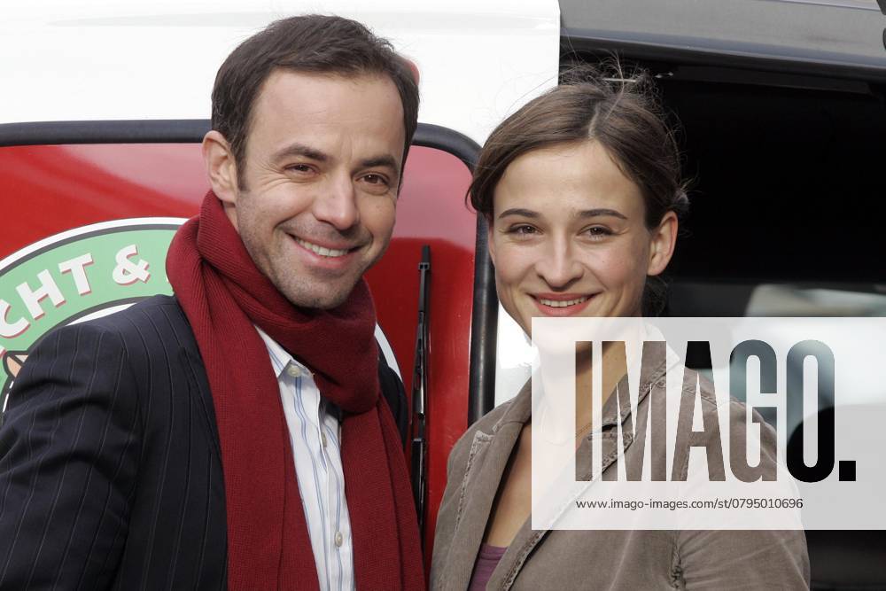 Felix Eitner as Alexander, Henriette Heinze as Britta, in Love at ...