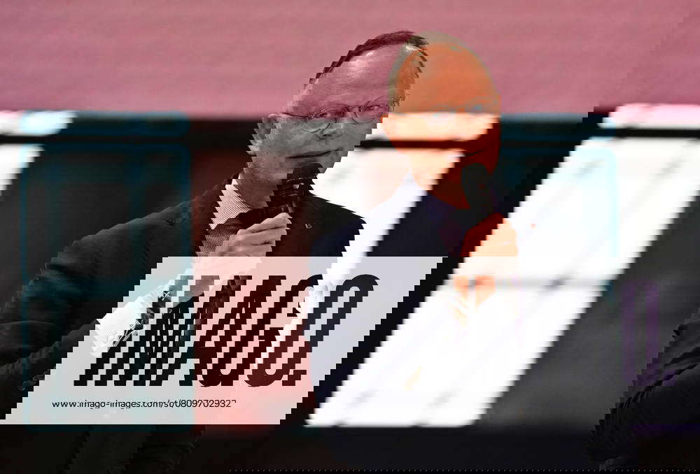 Réunion du parti Renaissance à la Cité du Cinéma à Saint Denis Le maire ...