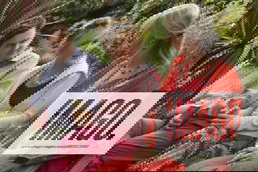 Another Year - filmstill Oliver Maltman, Lesley Manville & Ruth Sheen ...