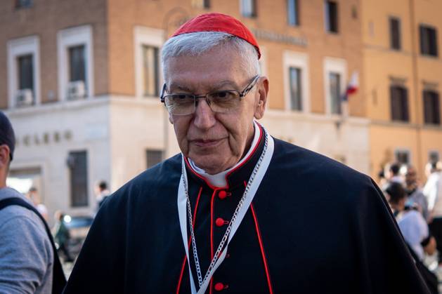 Cardinals arrive for a college of cardinals meeting at Vatican City ...