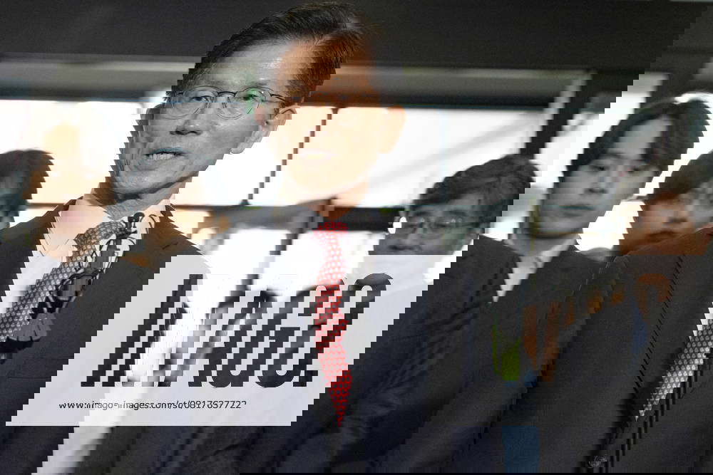 Kim Moon-soo Registers Candidacy After Turbulent Run-Up Kim Moon-soo ...