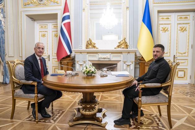 Uke Stock Photos – High-Quality Images for Licensing | IMAGO